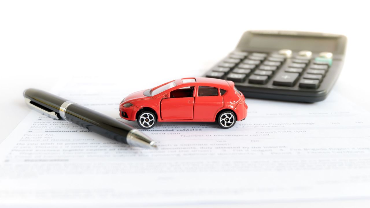 Retail auto insurance costs muted in UK April inflation jump ...